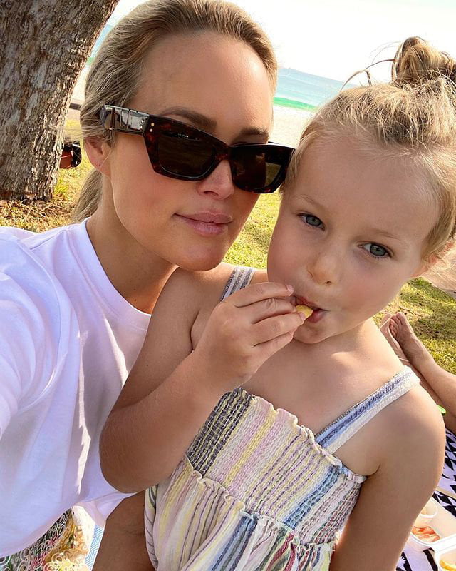 Hayley Robertson Age, Net worth, Daughter, Bio, Wiki, Husband, Family